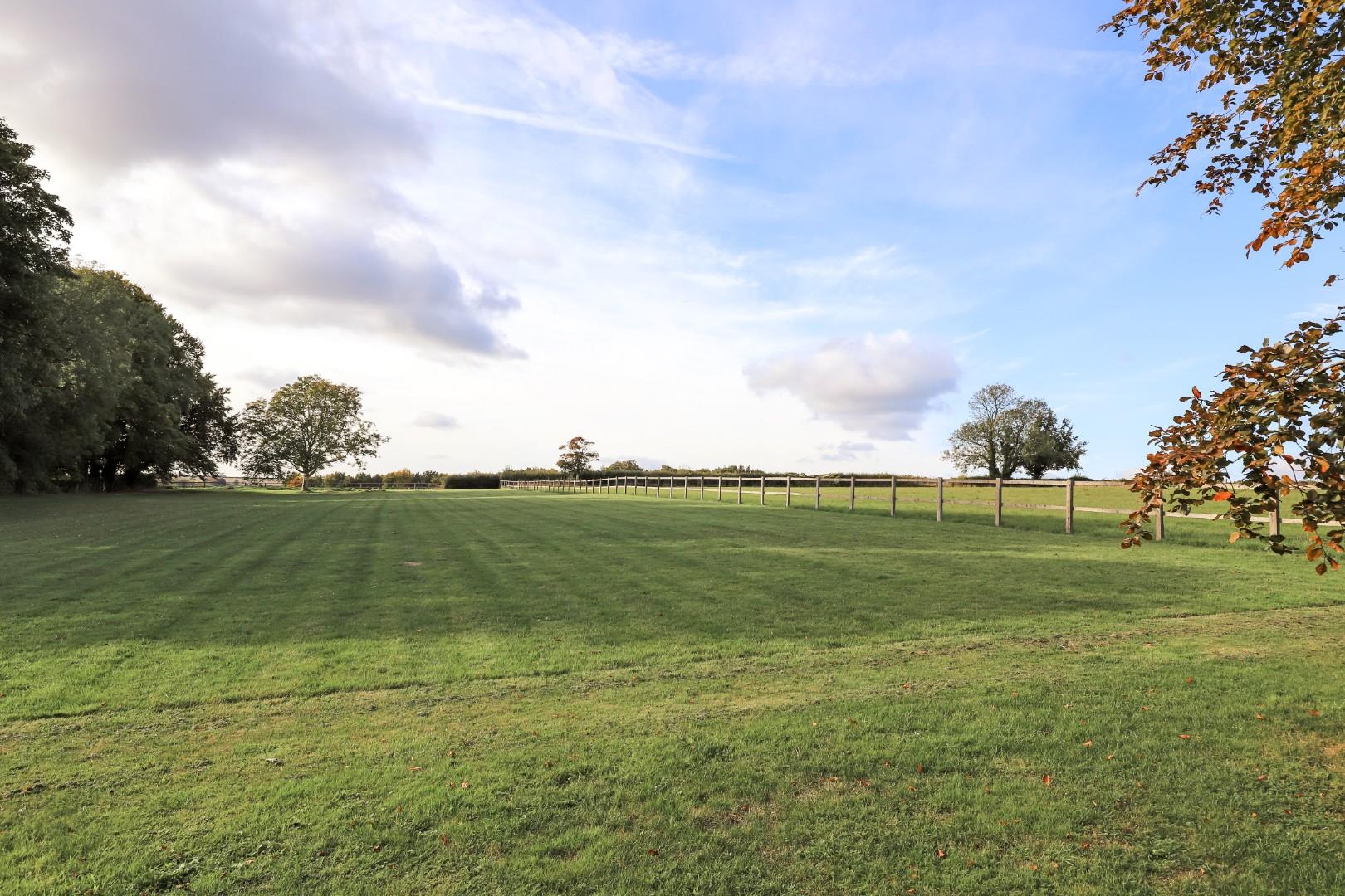 Cow Drove, Chilmark - Estate Agents Myddelton & Major