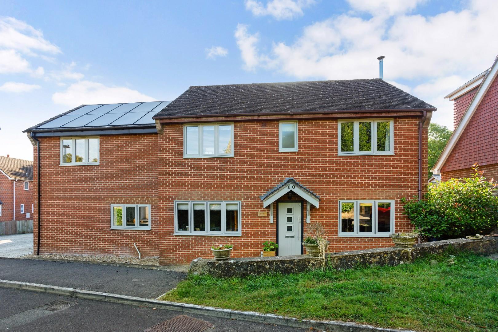 Priory Close, Shrewton - Myddelton & Major