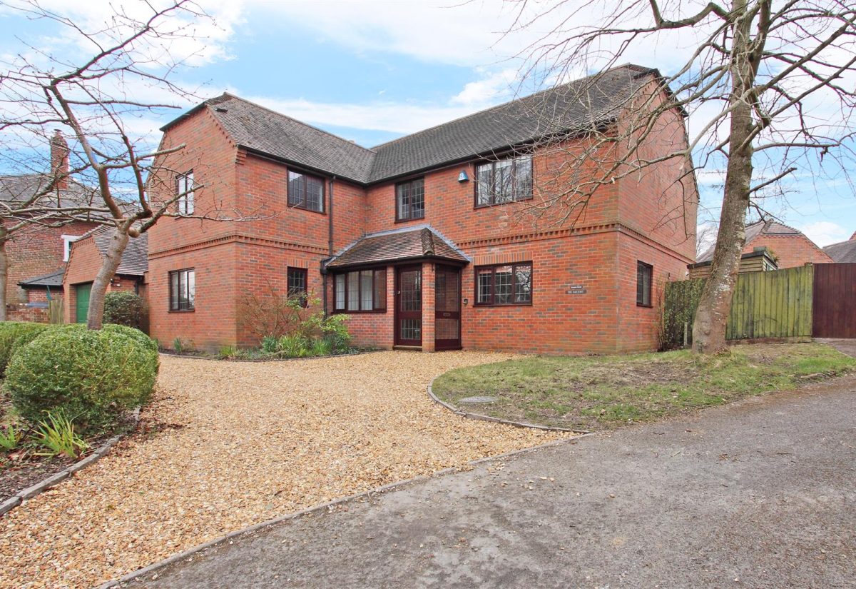 Potterne Road, Devizes - Myddelton & Major